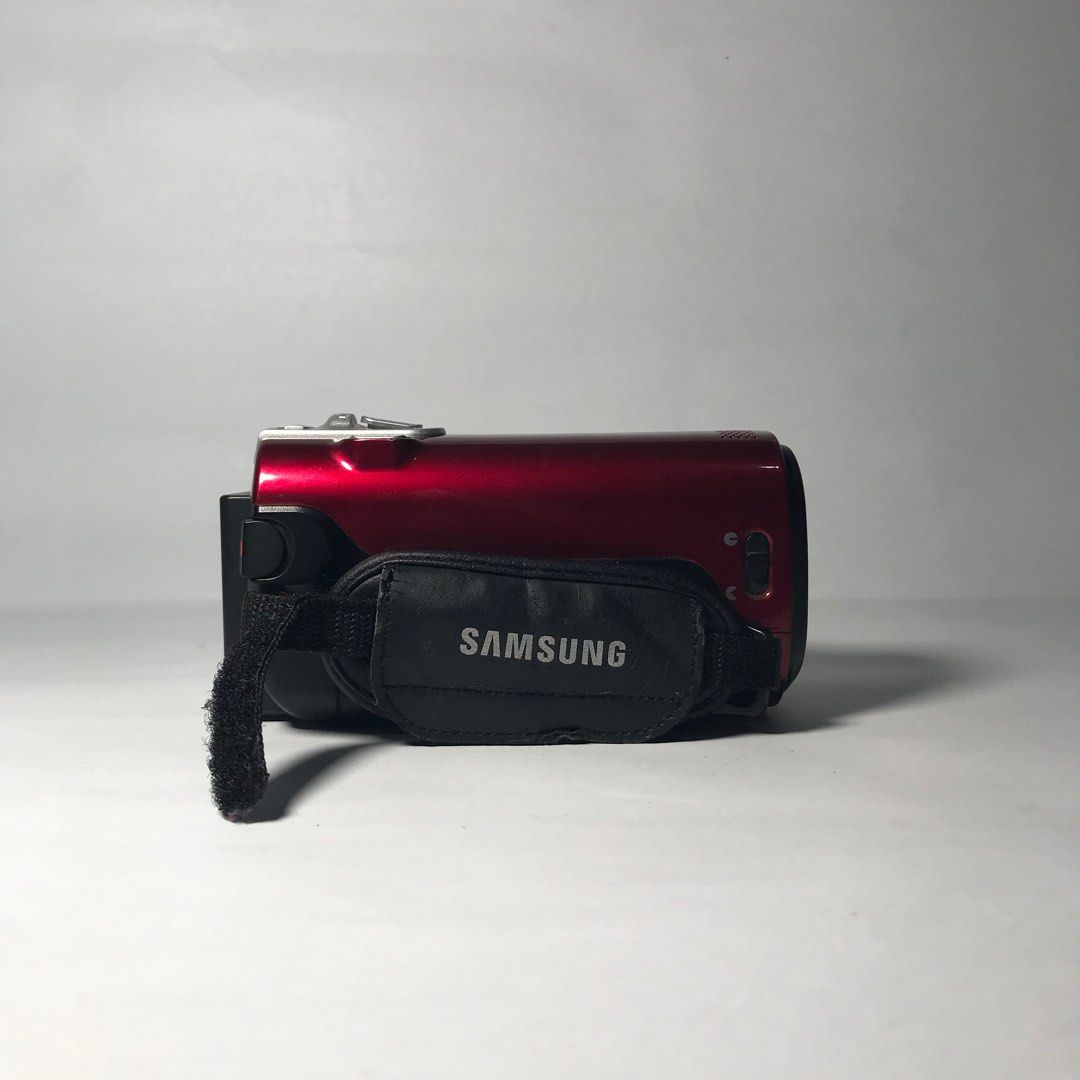 SAMSUNG HANDYCAM SD CARD, Photography, Video Cameras on Carousell