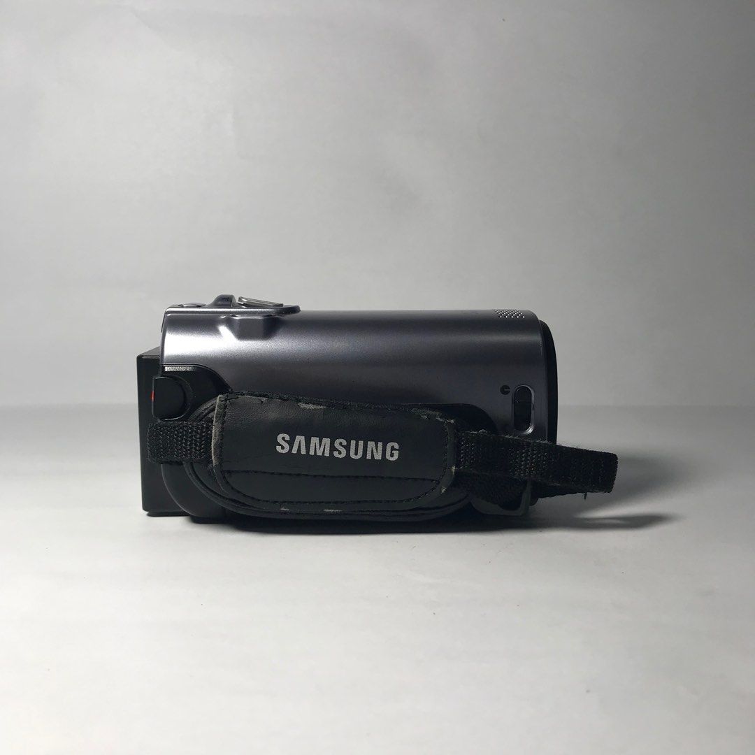 SAMSUNG HANDYCAM SD CARD, Photography, Video Cameras on Carousell