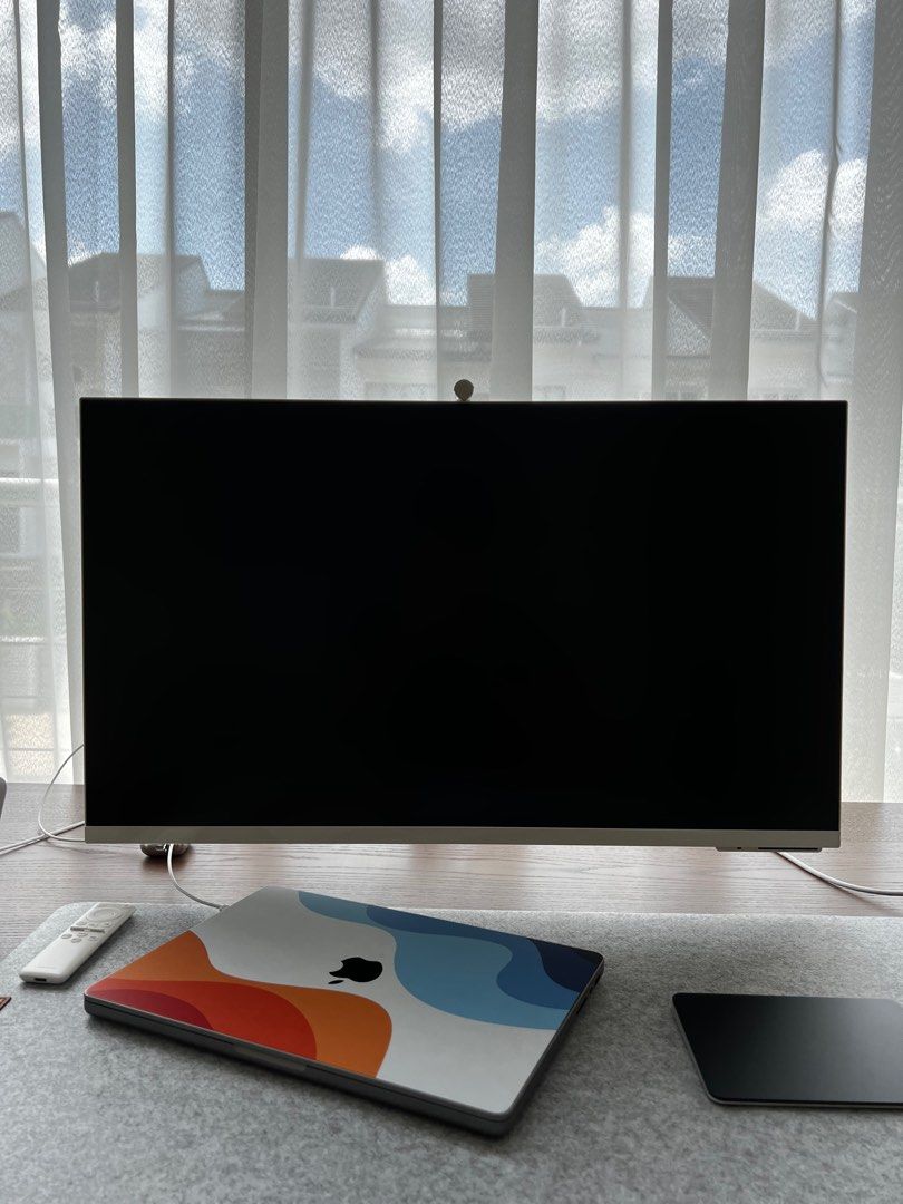 SAMSUNG M8 Series (Custom set with VESA adapter) - 32", 4K UHD, VA ...