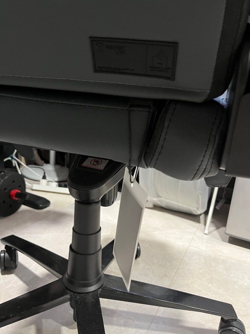 Secret Lab 2020 like new!, Furniture & Home Living, Furniture, Chairs ...