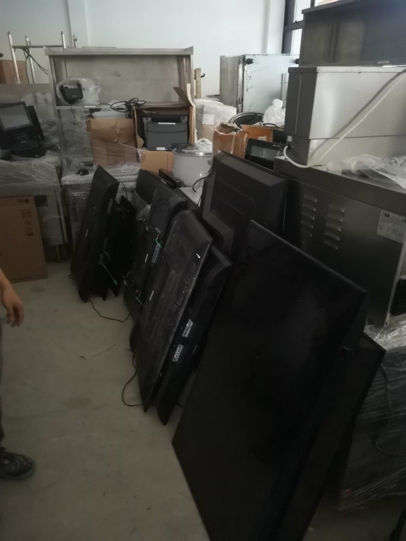 Spoil screen TV, TV & Home Appliances, TV & Entertainment, TV on Carousell