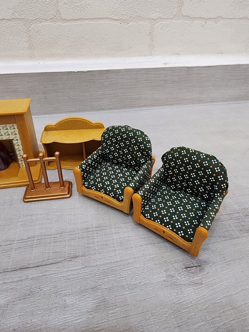 Sylvanian Families Victoria Living Room Sofa Set, Hobbies & Toys, Toys ...