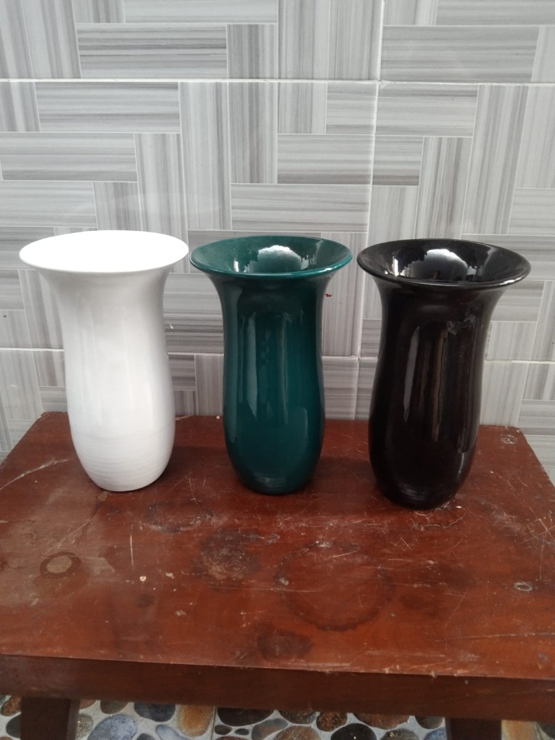 Vas Bunga Keramik Polos Kuno Jadul Antik, Antik, Pajangan di Carousell