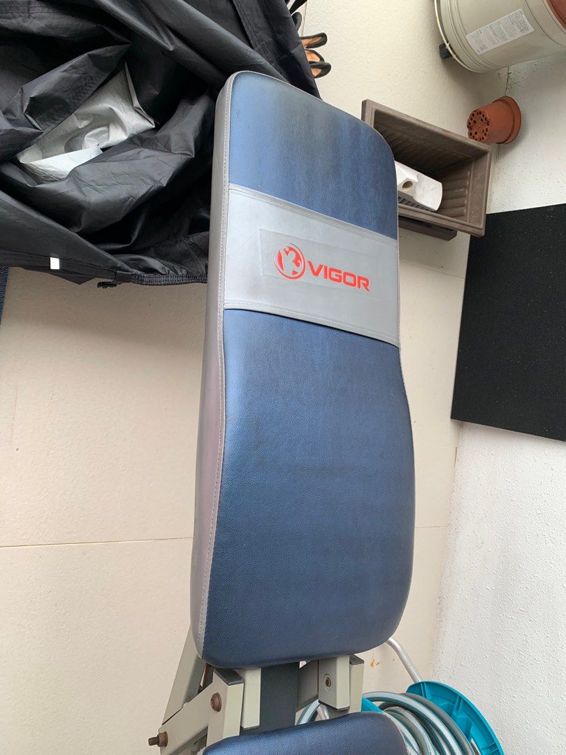 Vigor workout bench with leg extension, Sports Equipment, Exercise ...