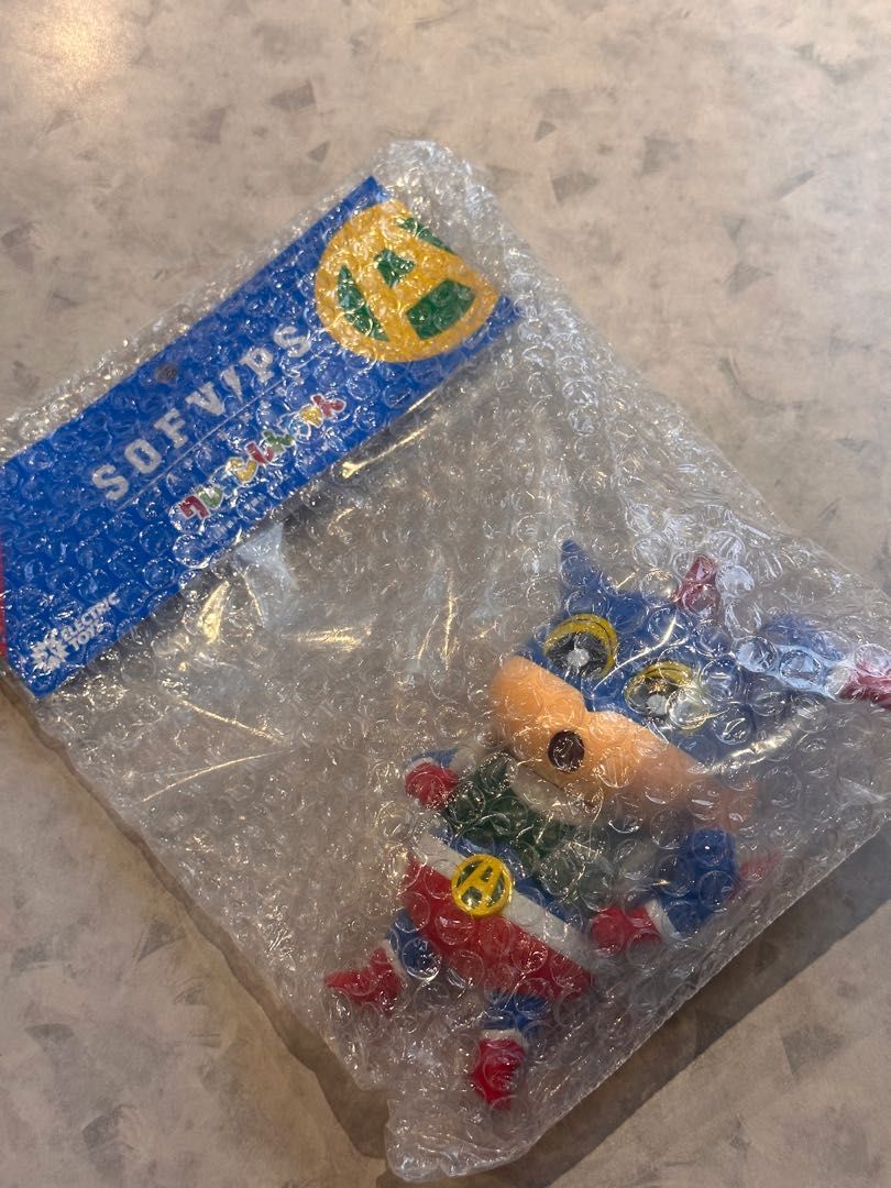 現貨 日本製 sofvips 蠟筆小新 動感超人 搪膠, 興趣及遊戲, 玩具 & 遊戲類 - Carousell