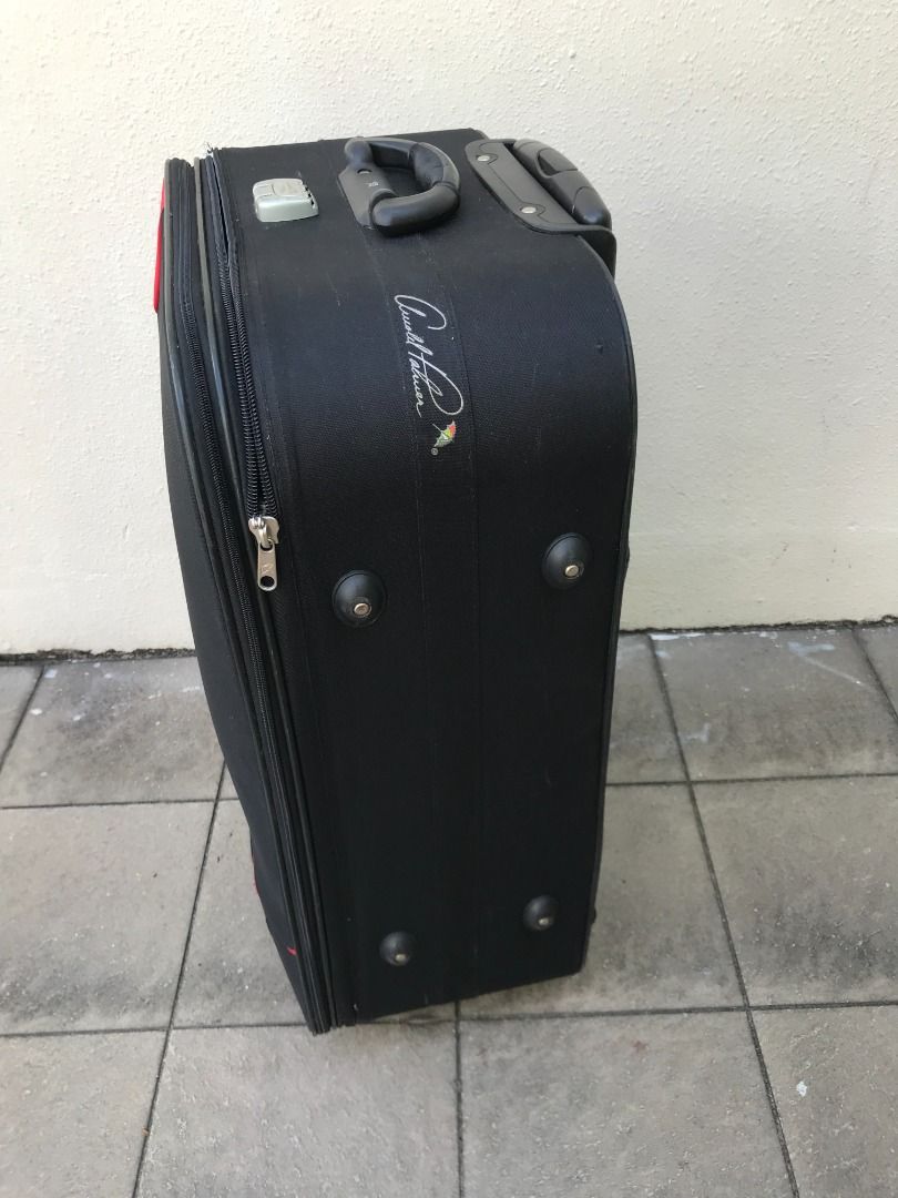 Arnold Palmer 30 inches expandable luggage. Dimension 72 x 48 x 28cm ...