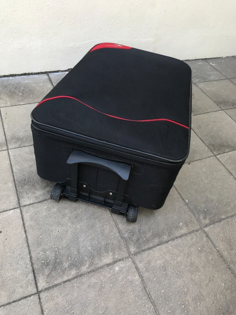 Arnold Palmer 30 inches expandable luggage. Dimension 72 x 48 x 28cm ...