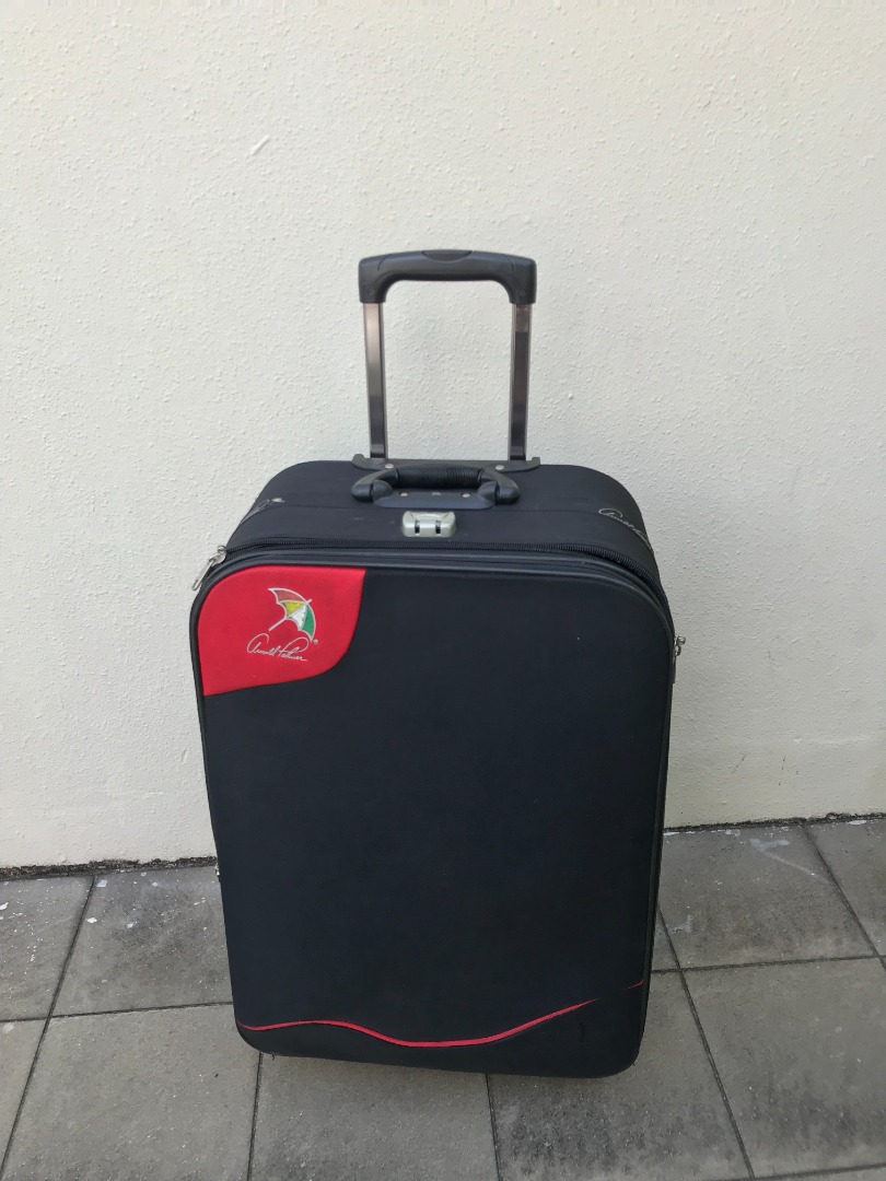 Arnold Palmer 30 inches expandable luggage. Dimension 72 x 48 x 28cm ...