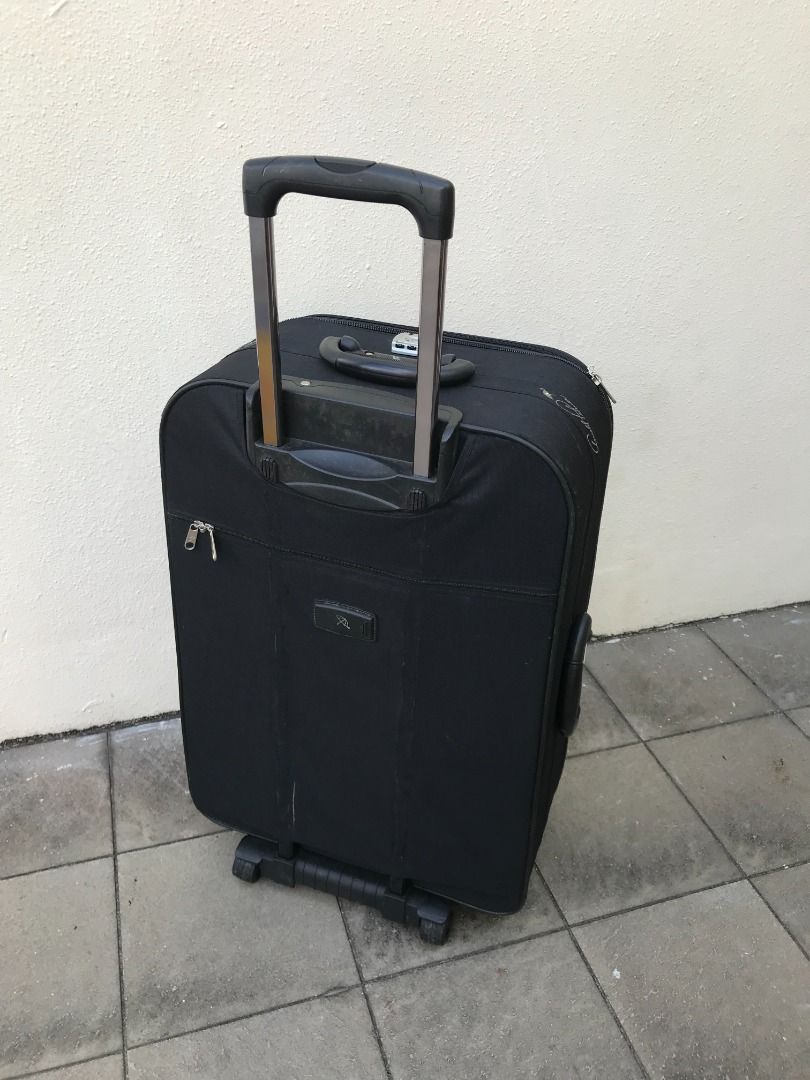 Arnold Palmer 30 inches expandable luggage. Dimension 72 x 48 x 28cm ...