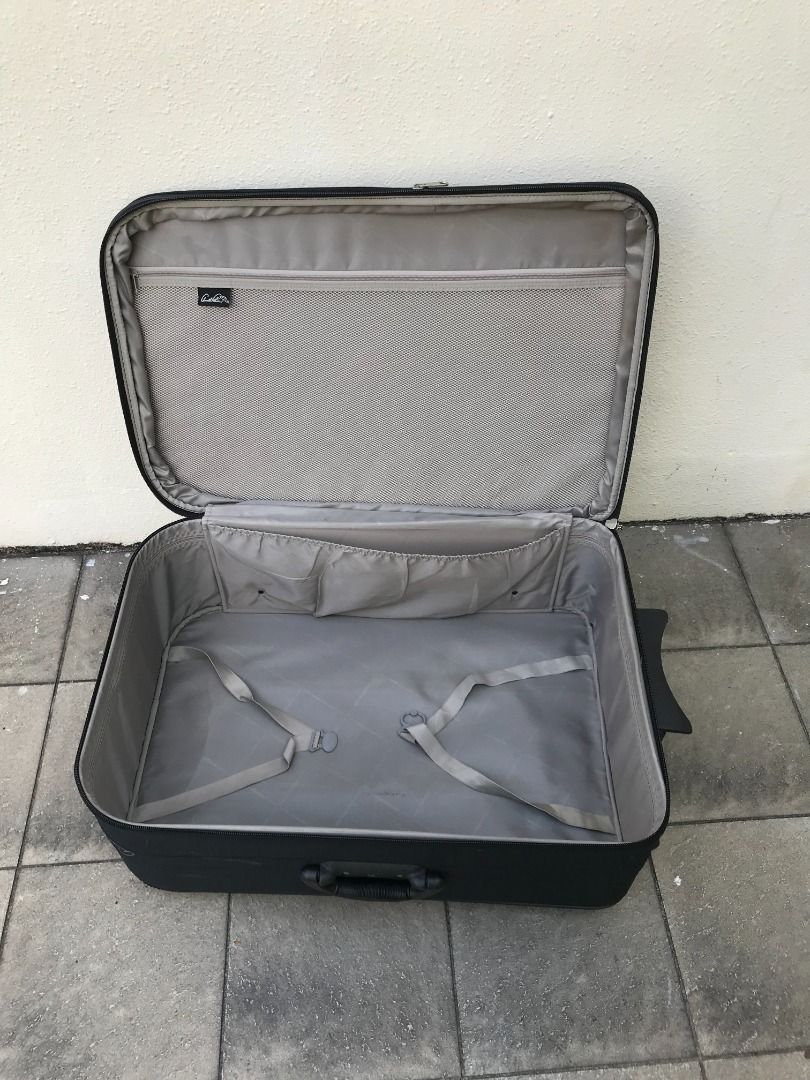 Arnold Palmer 30 inches expandable luggage. Dimension 72 x 48 x 28cm ...