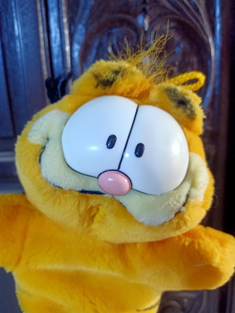 AUTHENTIC GARFIELD HAND PUPPET, Hobbies & Toys, Toys & Games on Carousell