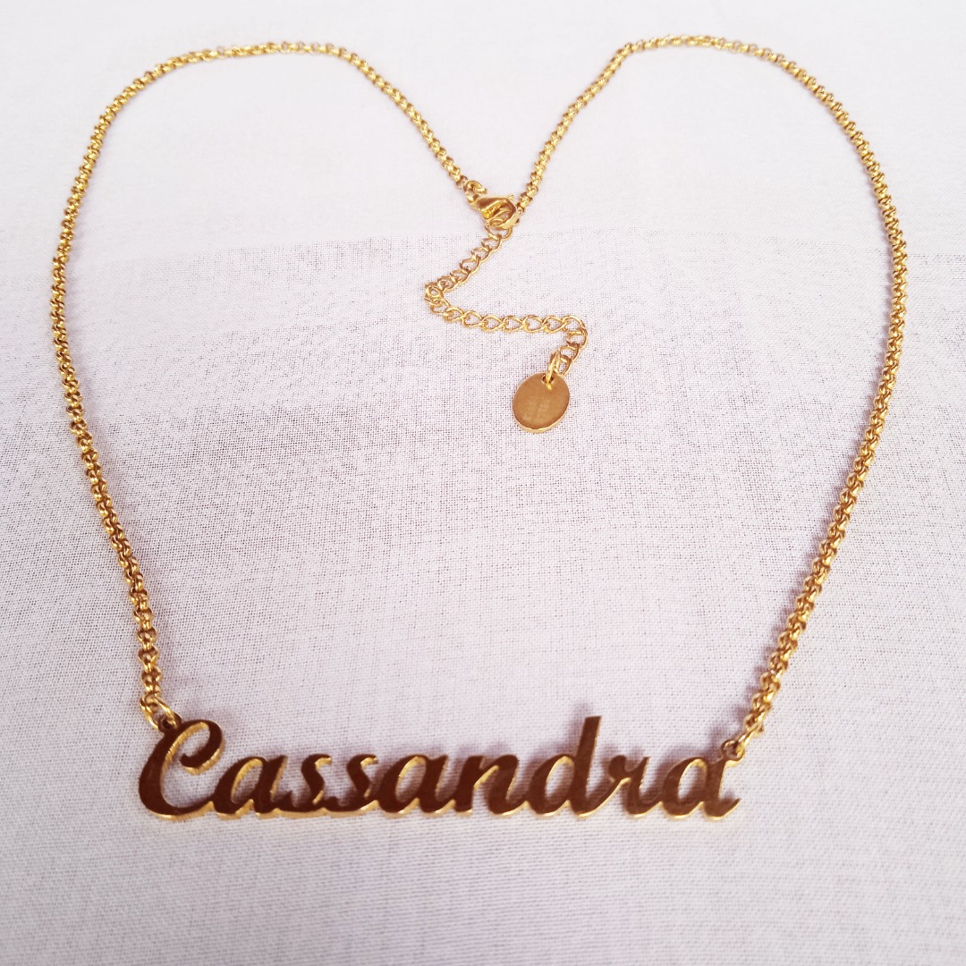 Belle fever Kalung nama Cassandra Gold plate, Fesyen Wanita, Perhiasan ...