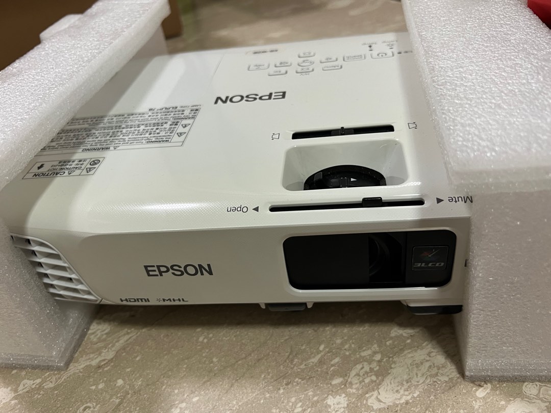 EPSON Multimedia Projector (EB-W28), TV & Home Appliances, TV ...