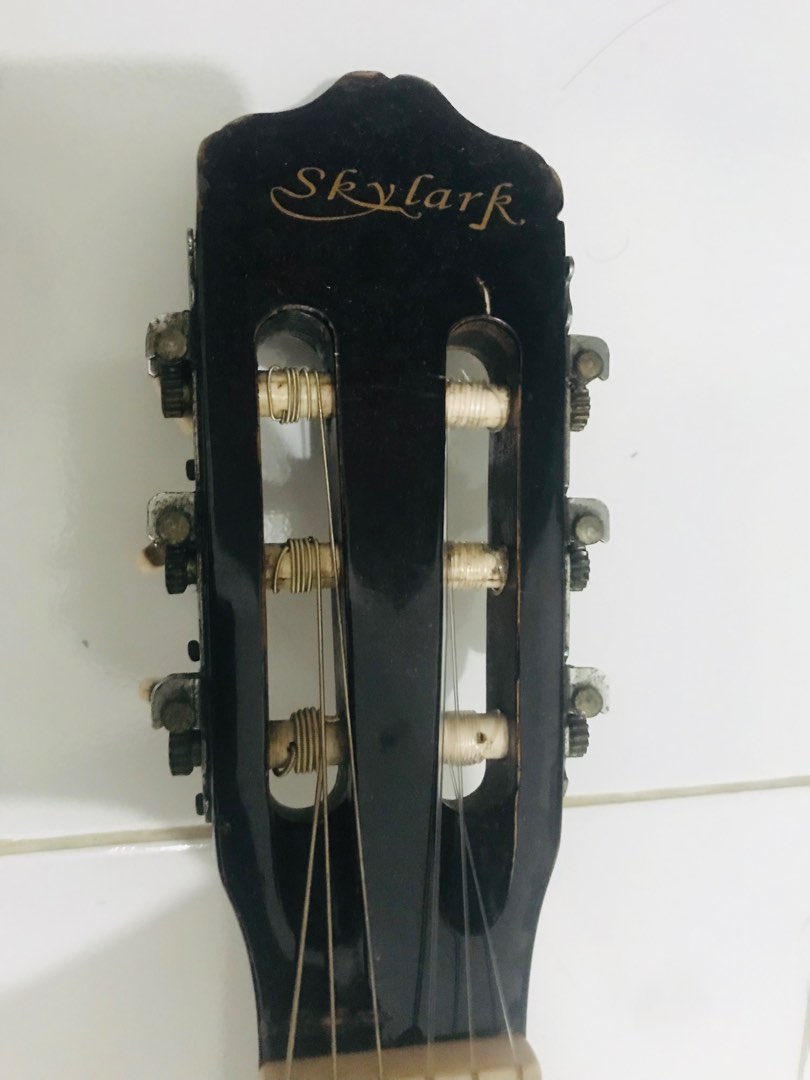 GITAR BEKAS, Musik & Media, Aksesoris di Carousell