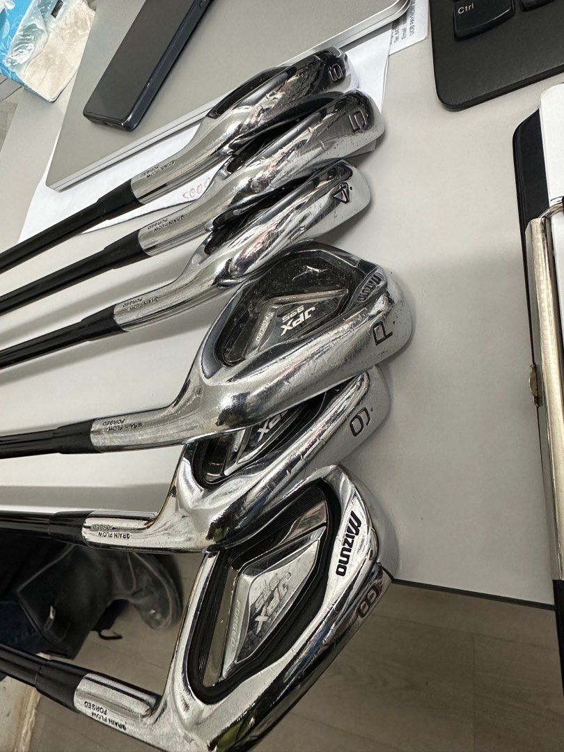 Golf bag set, Sports Equipment, Sports & Games, Golf on Carousell