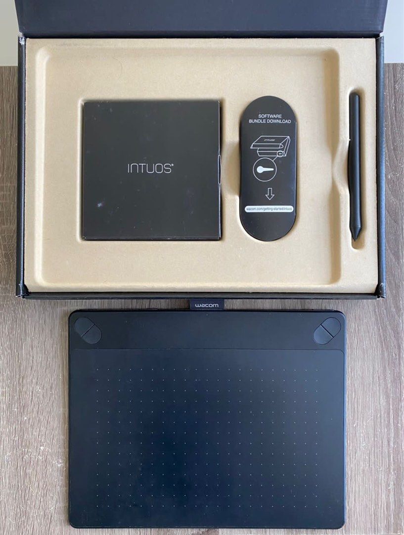 Intuous Wacom drawing tablet (Medium), Hobbies & Toys, Stationery ...