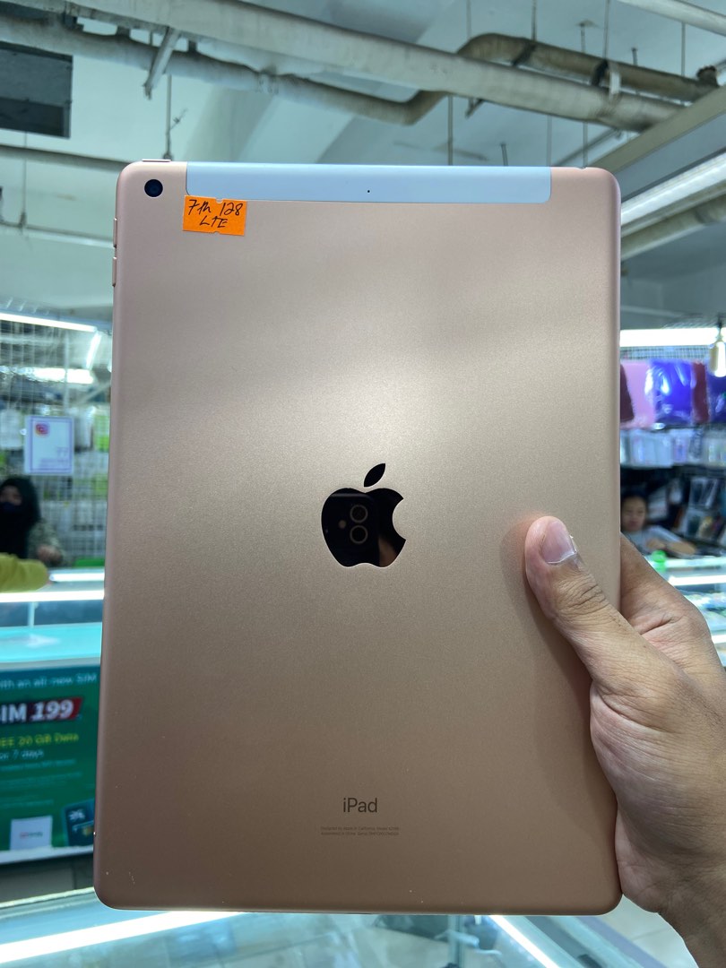 Ipad 7th Gen 128GB Cellular wifi No issue No scratches with Freebies ...