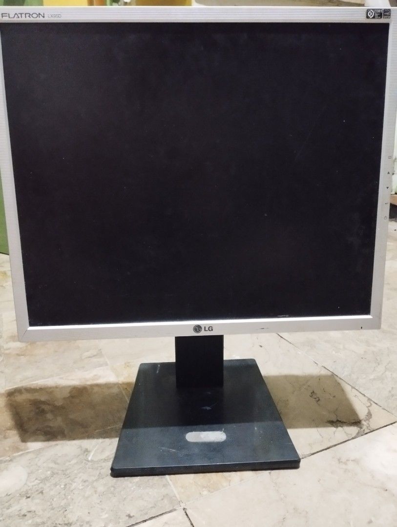 LG Monitor 17 inches, Computers & Tech, Desktops on Carousell