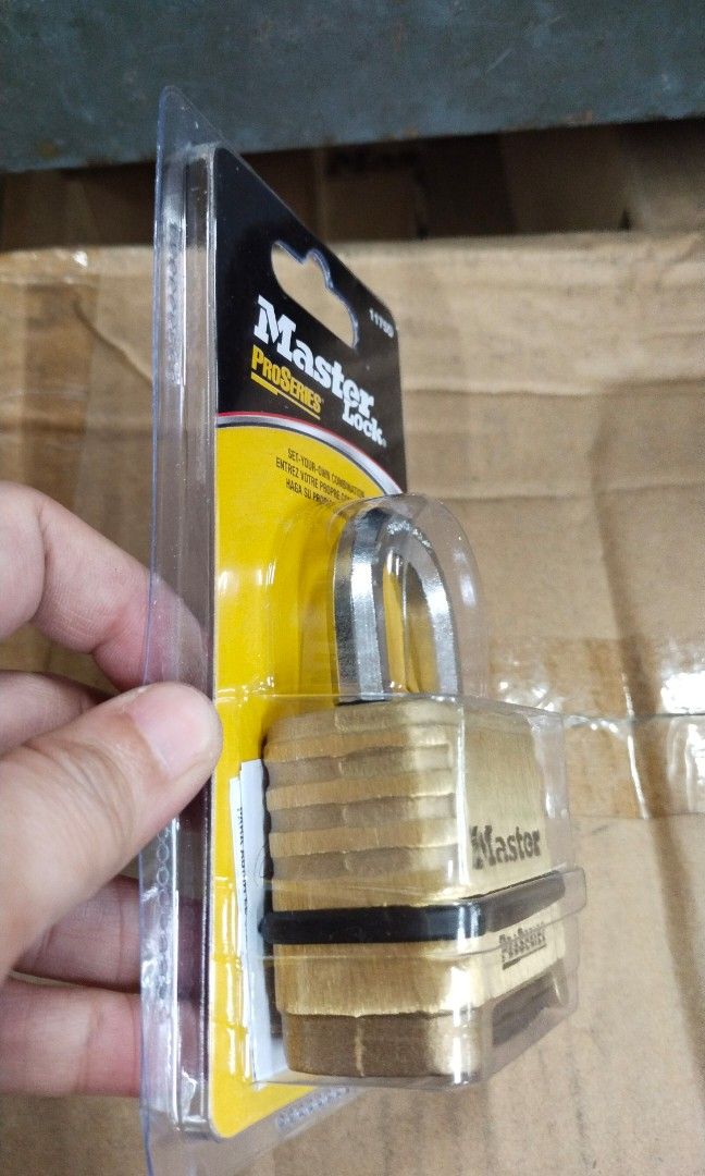Master combination padlock with resettable 4 digits combinations "pro series" #1175-D on Carousell