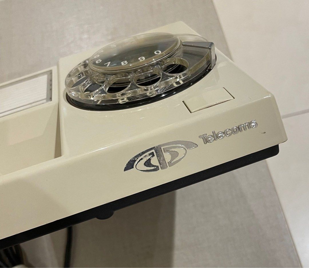 Old Singapore Telecom rotary phone in very good condition, Hobbies ...