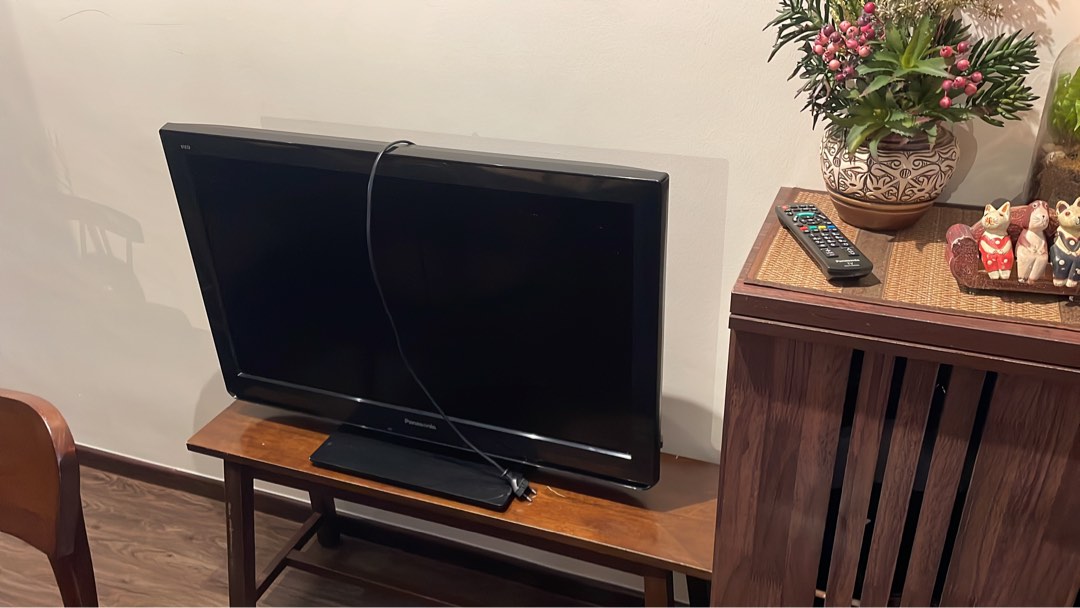 Panasonic 32" THL32C3 Viera Multisystem LCD TV, TV & Home Appliances ...