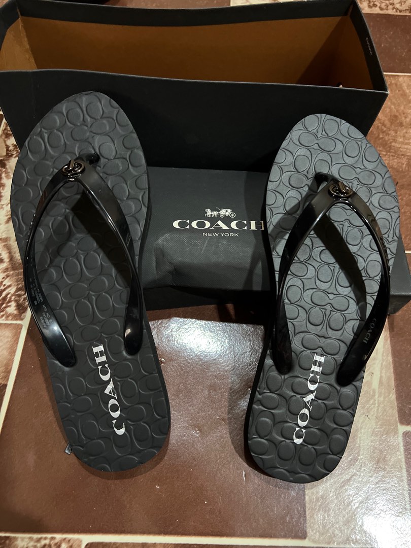 Selipar coach original, Women's Fashion, Footwear, Sandals on Carousell