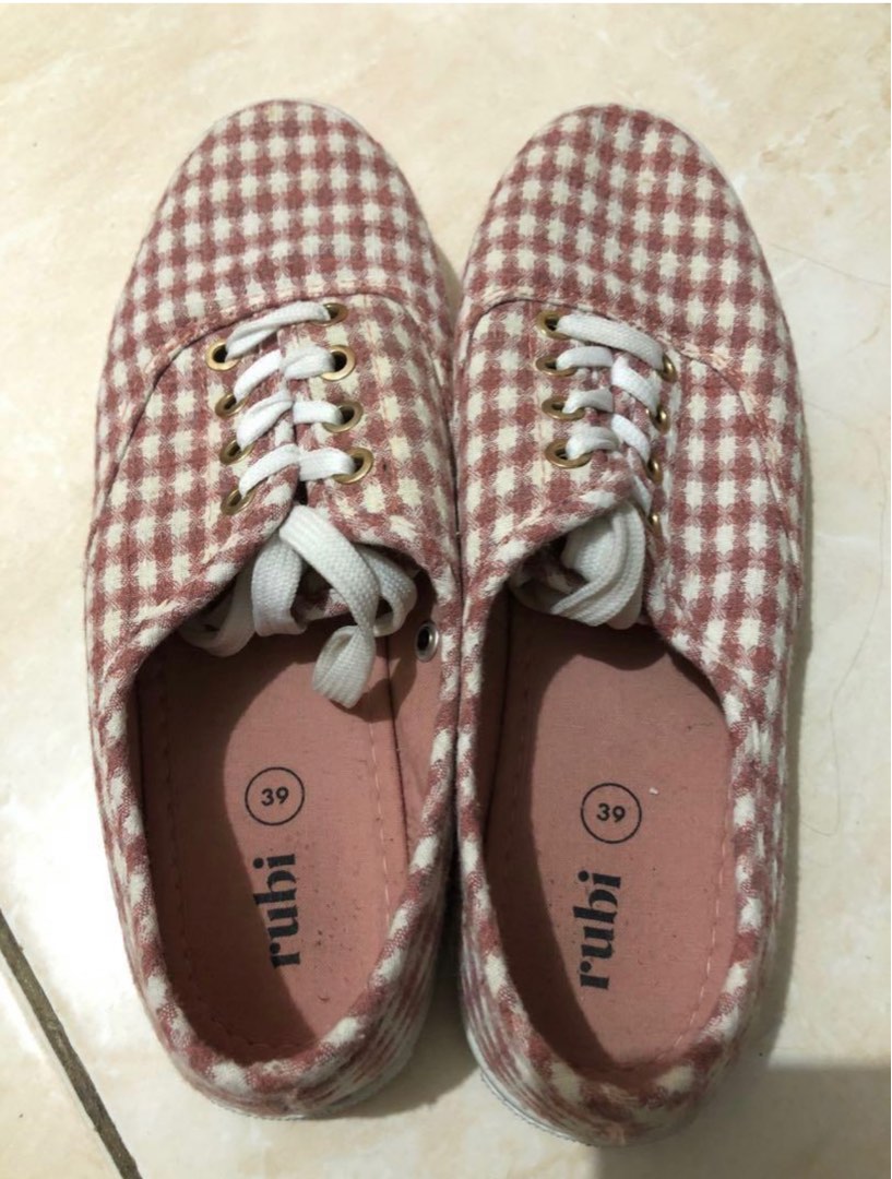 Sepatu Pink Rubi, Fesyen Wanita, Sepatu di Carousell