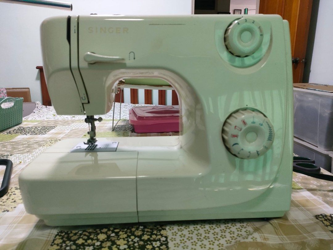 Singer Sewing Machine 8280, TV & Home Appliances, Other Home Appliances ...