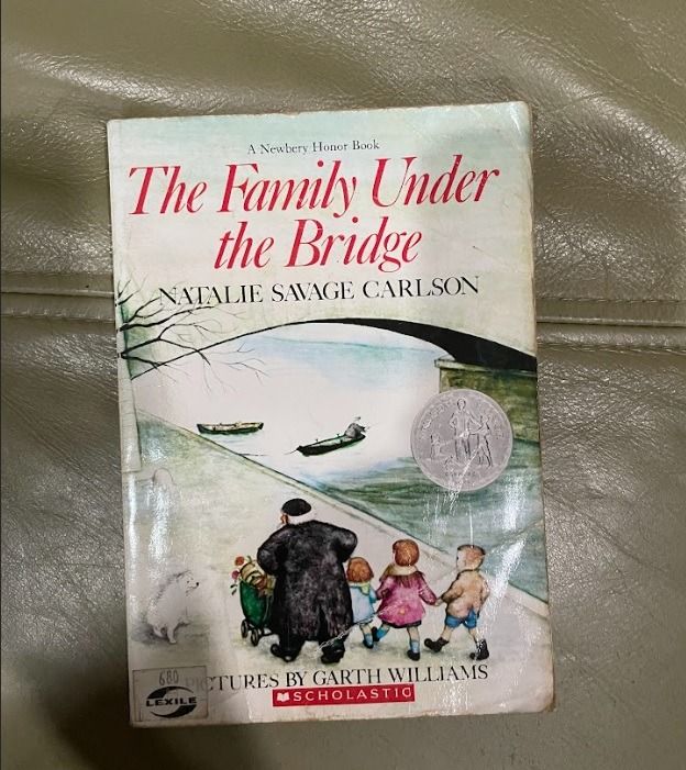 The Family Under the Bridge Natalie Savage Carlson, Hobbies & Toys ...