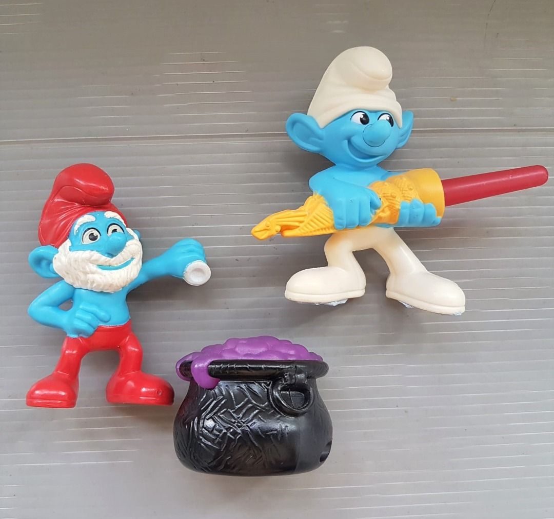 The Smurf Figures in Display Casing, 3 inches Figurine, Peyo 2011 ...
