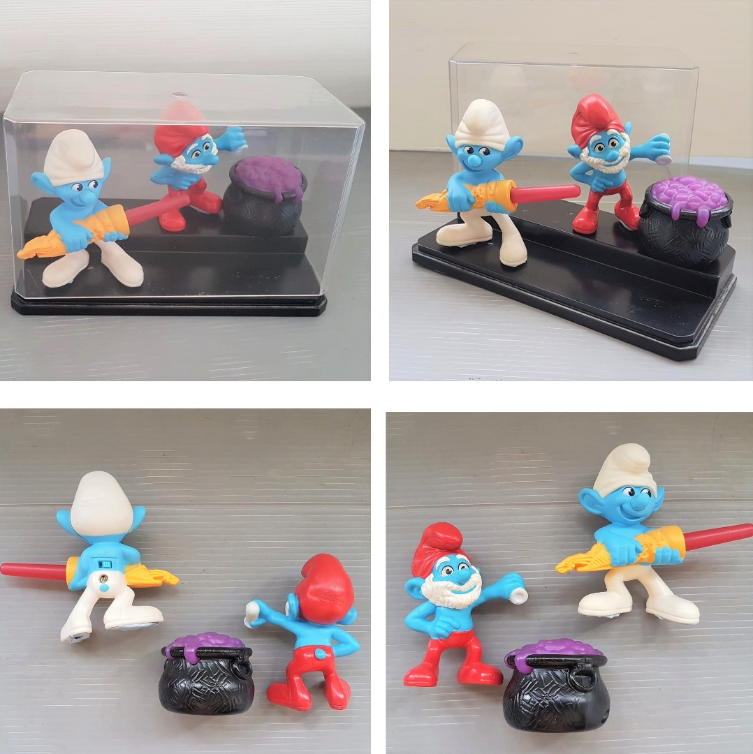 The Smurf Figures in Display Casing, 3 inches Figurine, Peyo 2011 ...