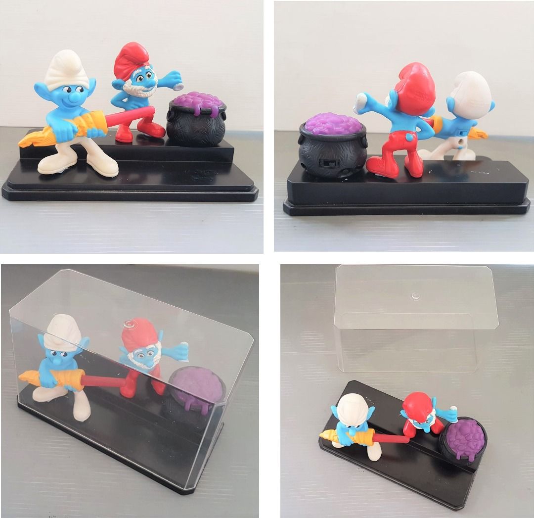 The Smurf Figures in Display Casing, 3 inches Figurine, Peyo 2011 ...