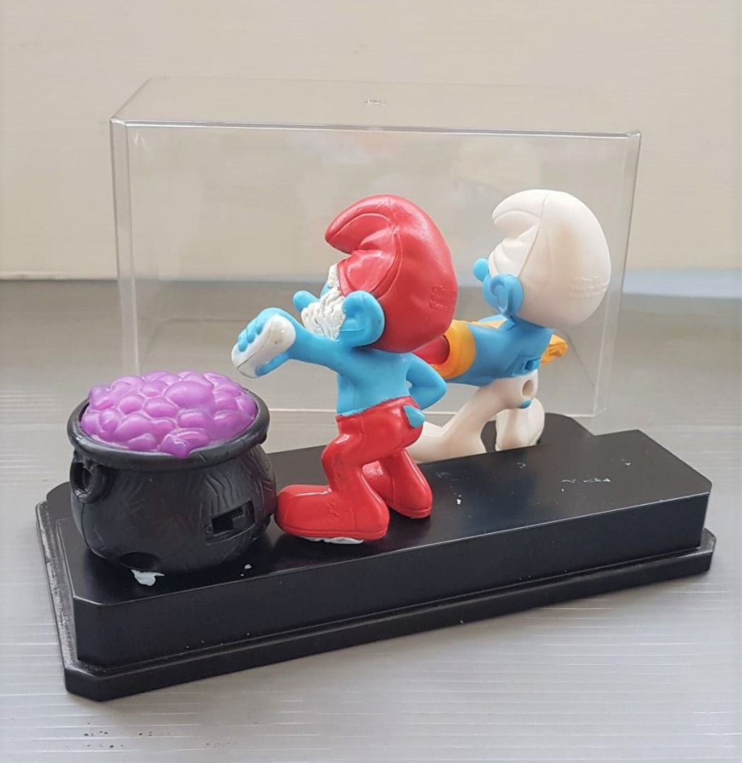 The Smurf Figures in Display Casing, 3 inches Figurine, Peyo 2011 ...
