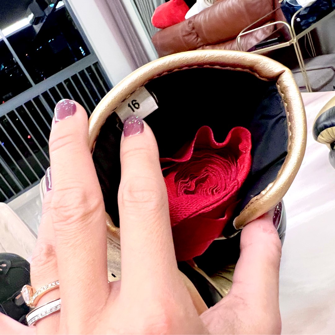 Venus Boxing Gloves (Like new), Sports Equipment, Other Sports ...