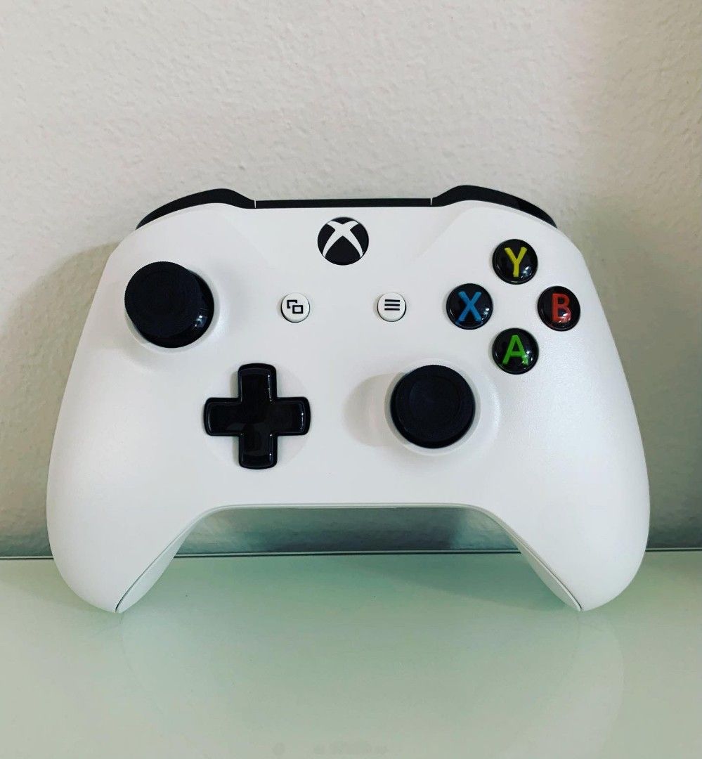 Xbox One Controller (Black/White), Video Gaming, Gaming Accessories ...