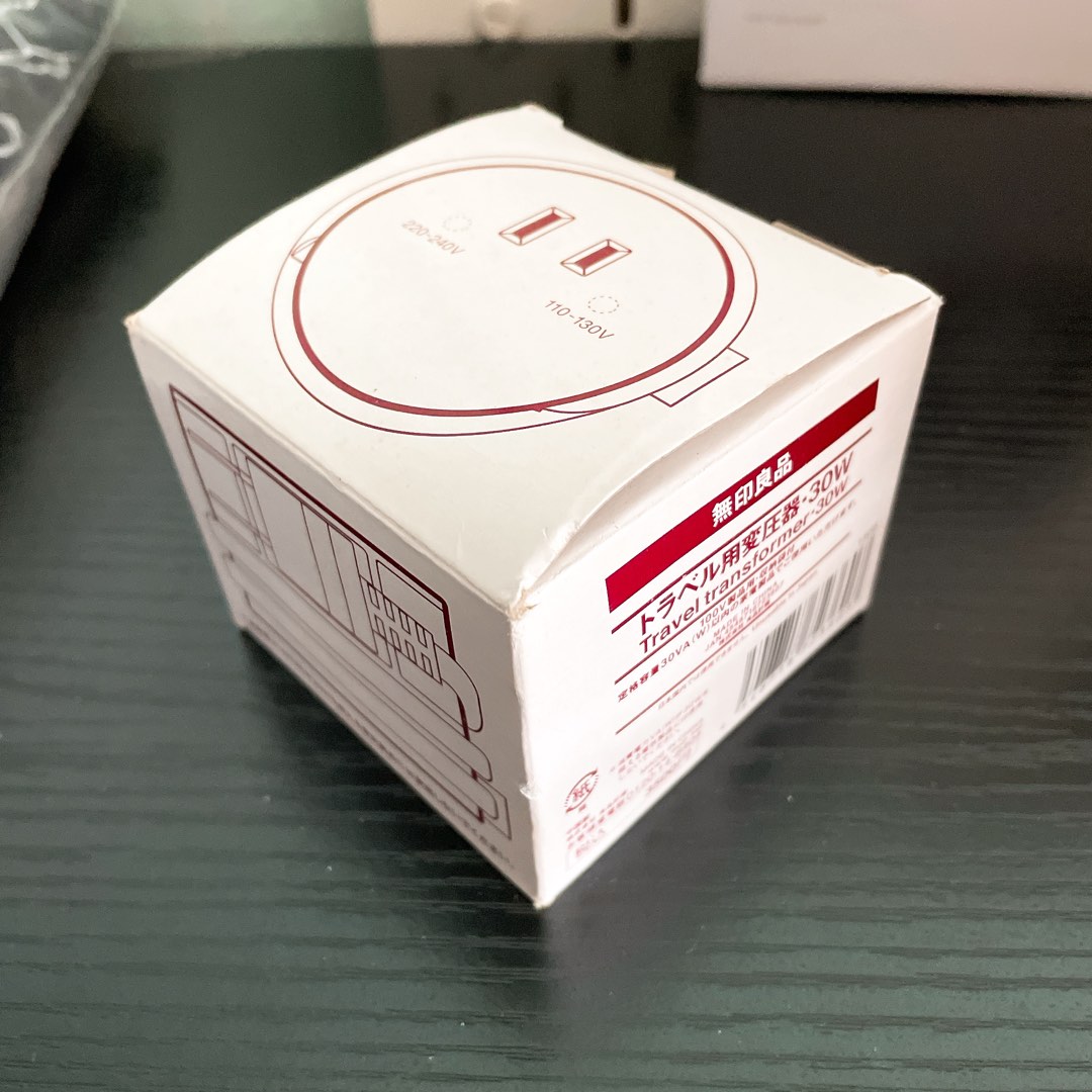無印良品 旅行用 變壓器 轉換器 插頭 MUJI Travel transformer 30W, 電腦＆科技, 電腦周邊及配件, 電腦線、轉接線及轉換器 - Carousell