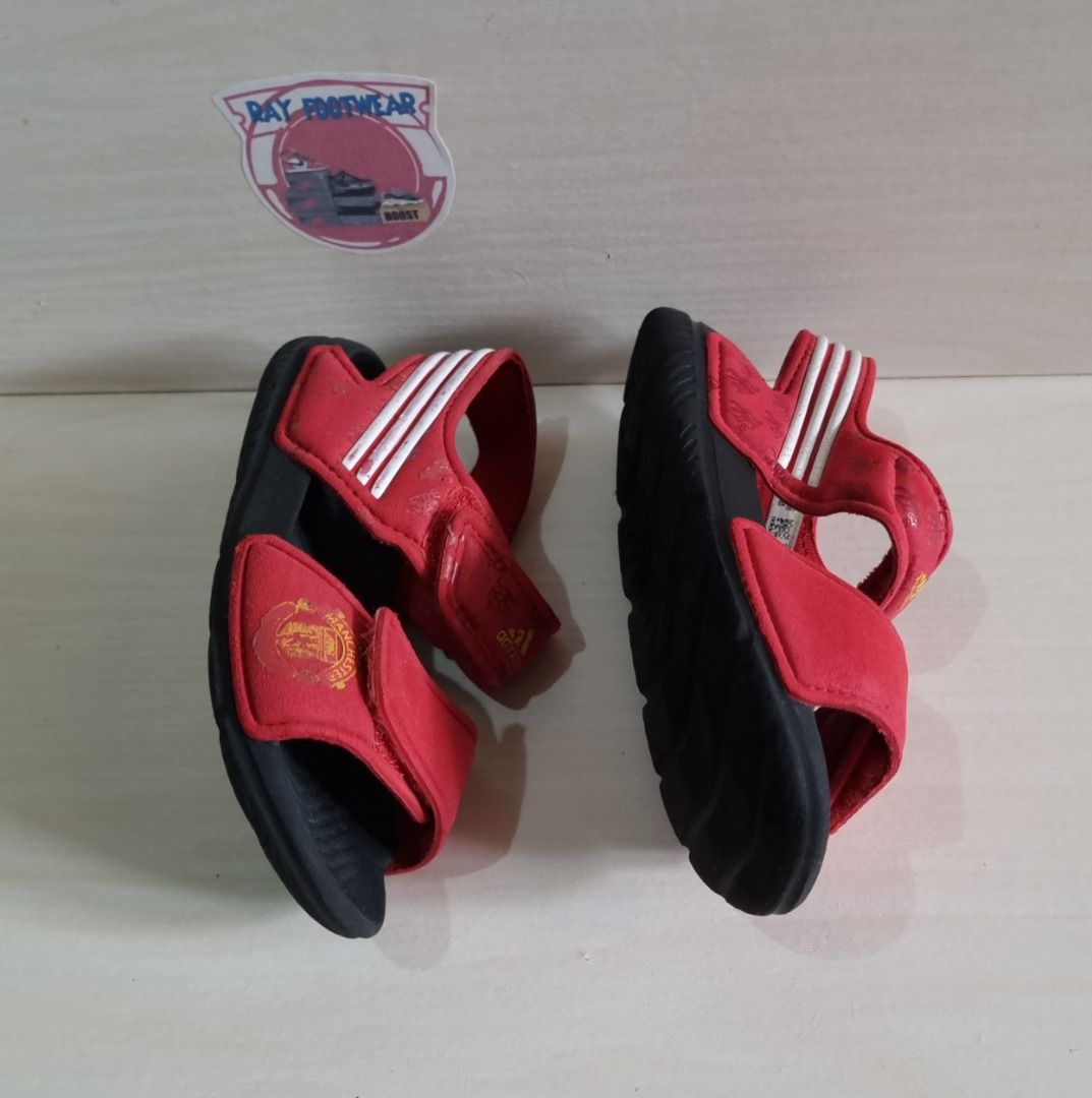 Adidas Sandal MUFC Akwah 1 AF4370, Bayi & Anak, Baju Anak Laki-laki, 1 ...