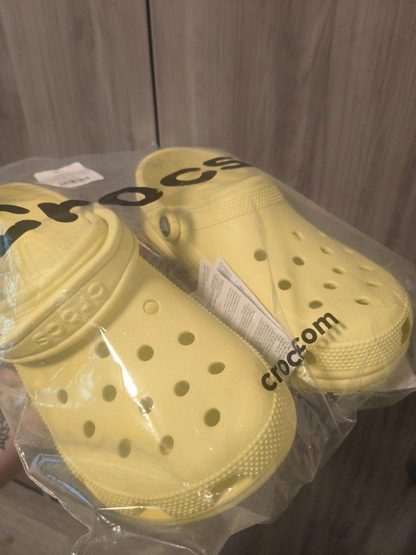 BNWT Crocs Classic in Banana M9/W11, Men's Fashion, Footwear, Casual ...