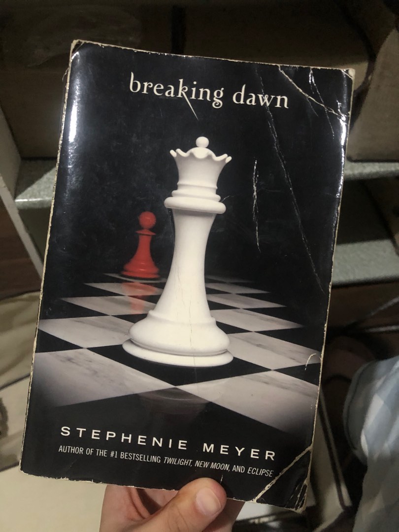 Breaking Dawn by Stephenie Meyer Book, Hobbies & Toys, Books ...