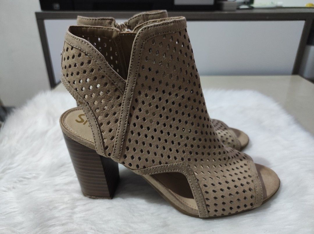 Circus Heels, Women's Fashion, Footwear, Heels on Carousell