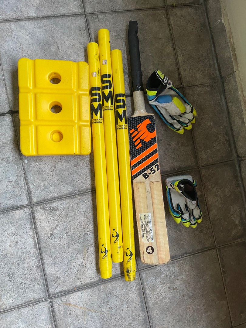 Cricket set, Hobbies & Toys, Toys & Games on Carousell