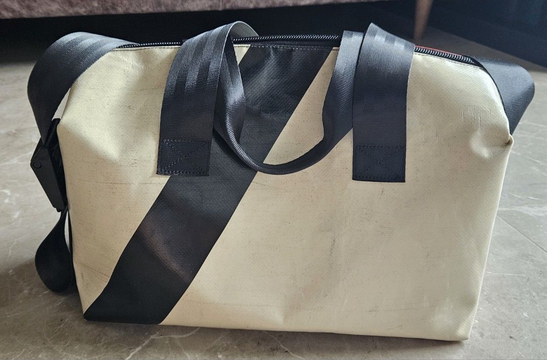 Freitag F45 Lois Sports Bag (Unisex), Men's Fashion, Bags, Sling Bags ...