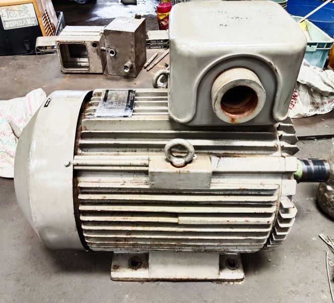 Hitachi Induction Motor 75kw/100hp 220/440V 4P 12 leads from Japan ...