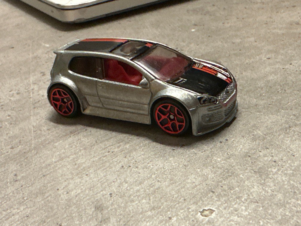 Hot Wheels Volkswagen Golf GTI, 興趣及遊戲, 玩具 & 遊戲類 - Carousell