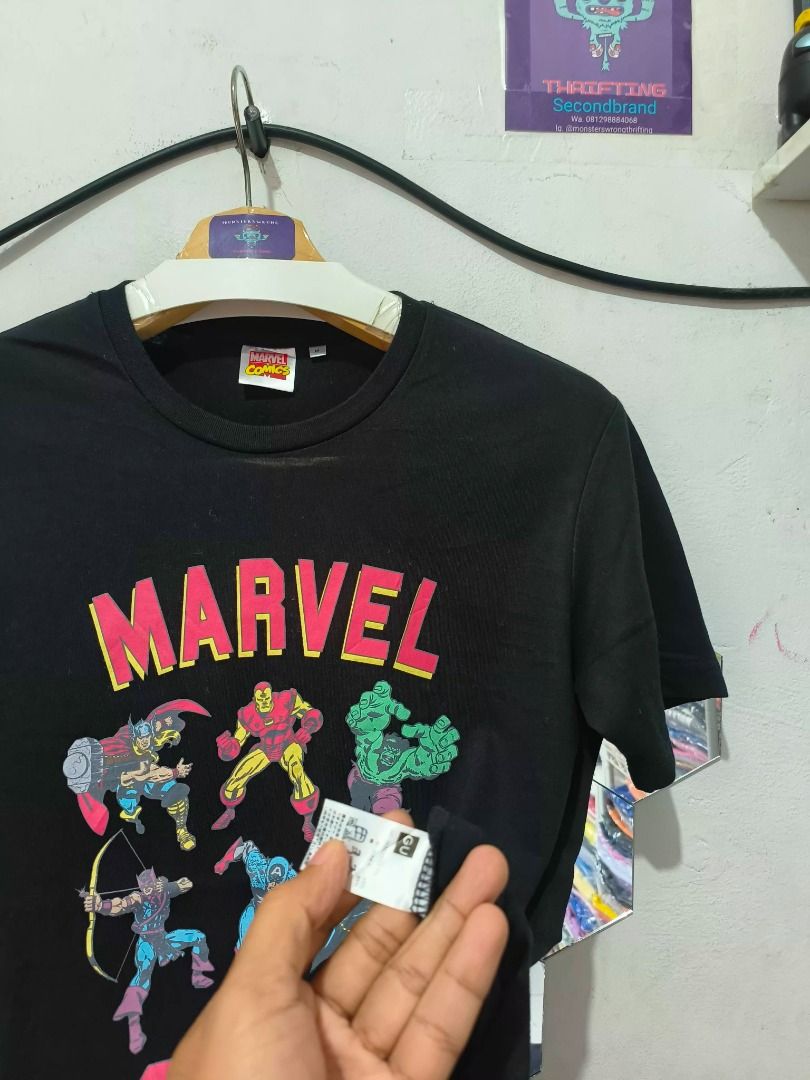 Kaos GU x Marvel Hitam Marvel Comics, Fesyen Pria, Pakaian , Atasan di ...