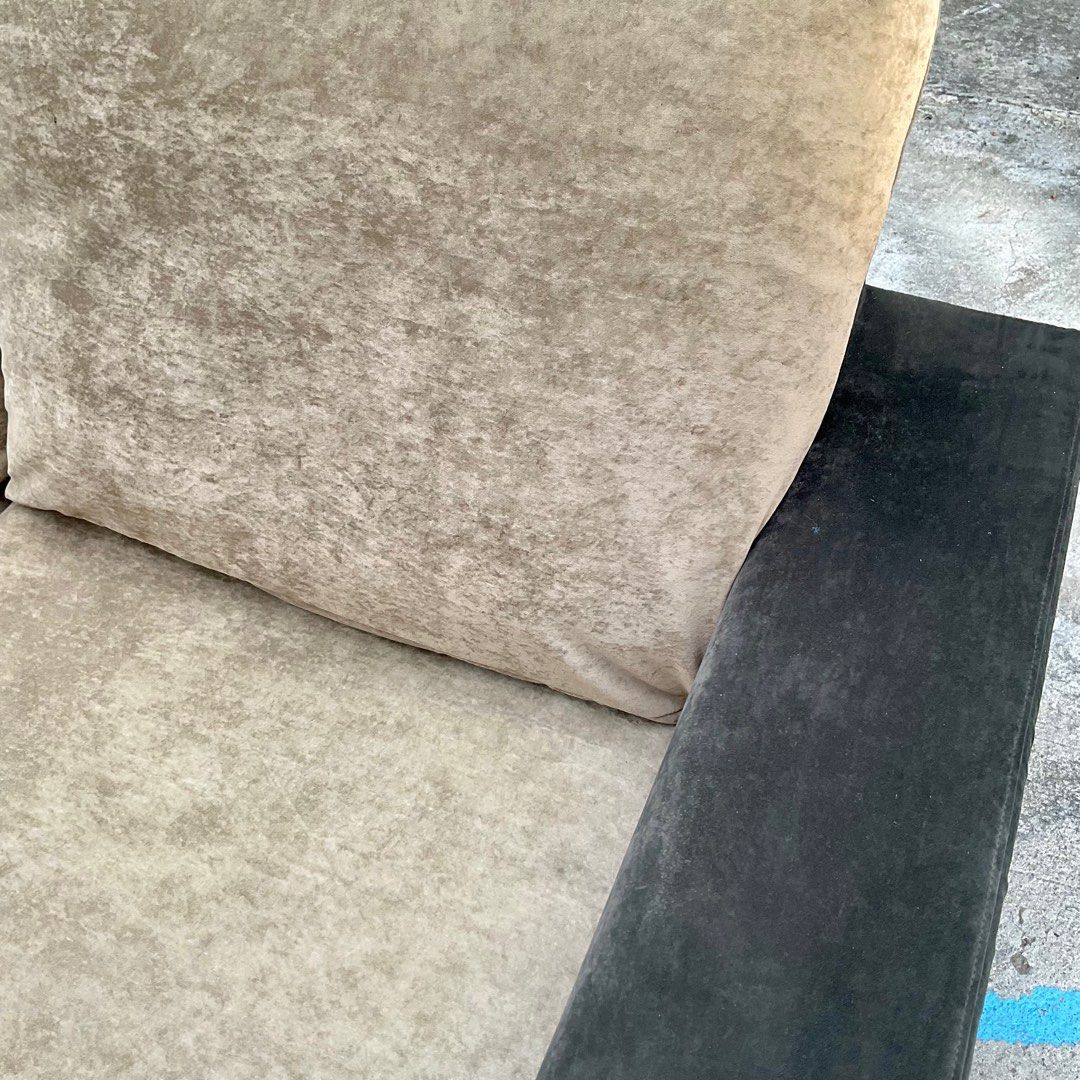 Keyuca bulky sofa in pristine condition on Carousell
