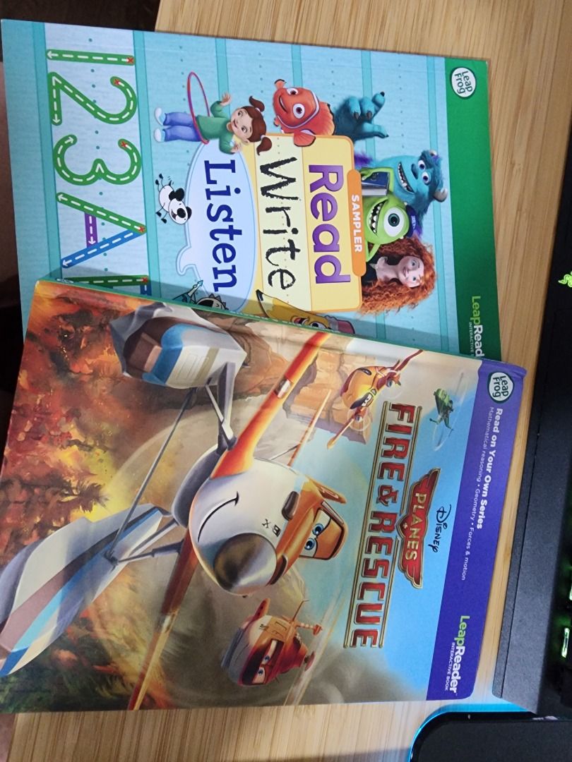 Leap Frog Reader pen and 2 books, Hobbies & Toys, Books & Magazines ...