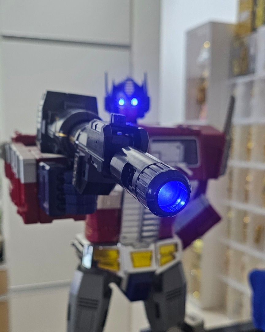 Lewin Resources Lewin-01 Atlas (71cm Transformers Autobot Leader ...