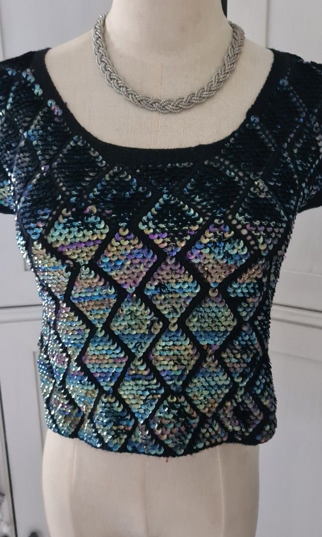 Mermaid scale crop top, Women's Fashion, Tops, Other Tops on Carousell
