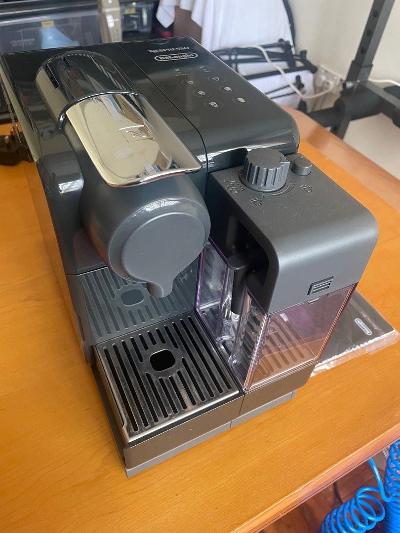 Nespresso Delonghi lattissima touch coffee machine, TV & Home ...